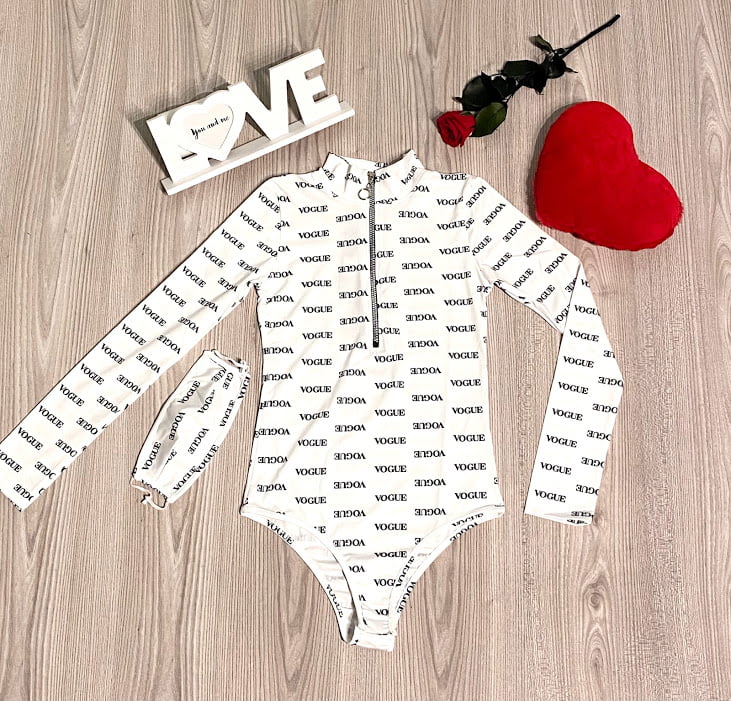 Body femei alb simplu cu text vogue | Intisimo