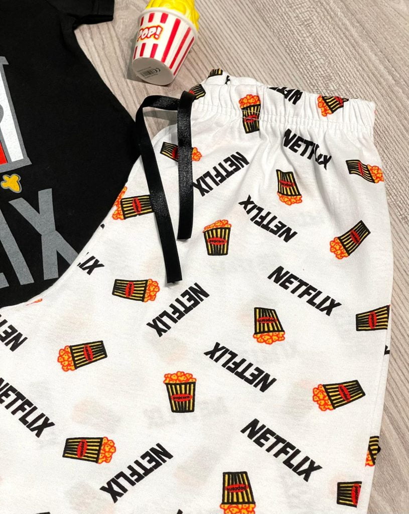 Pijama Dama, Maneca Scurta, Pantaloni Lungi, Netflix, Negru/Alb | Intisimo